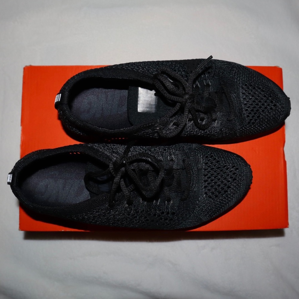 Black Nike Flyknit Racer - Gem